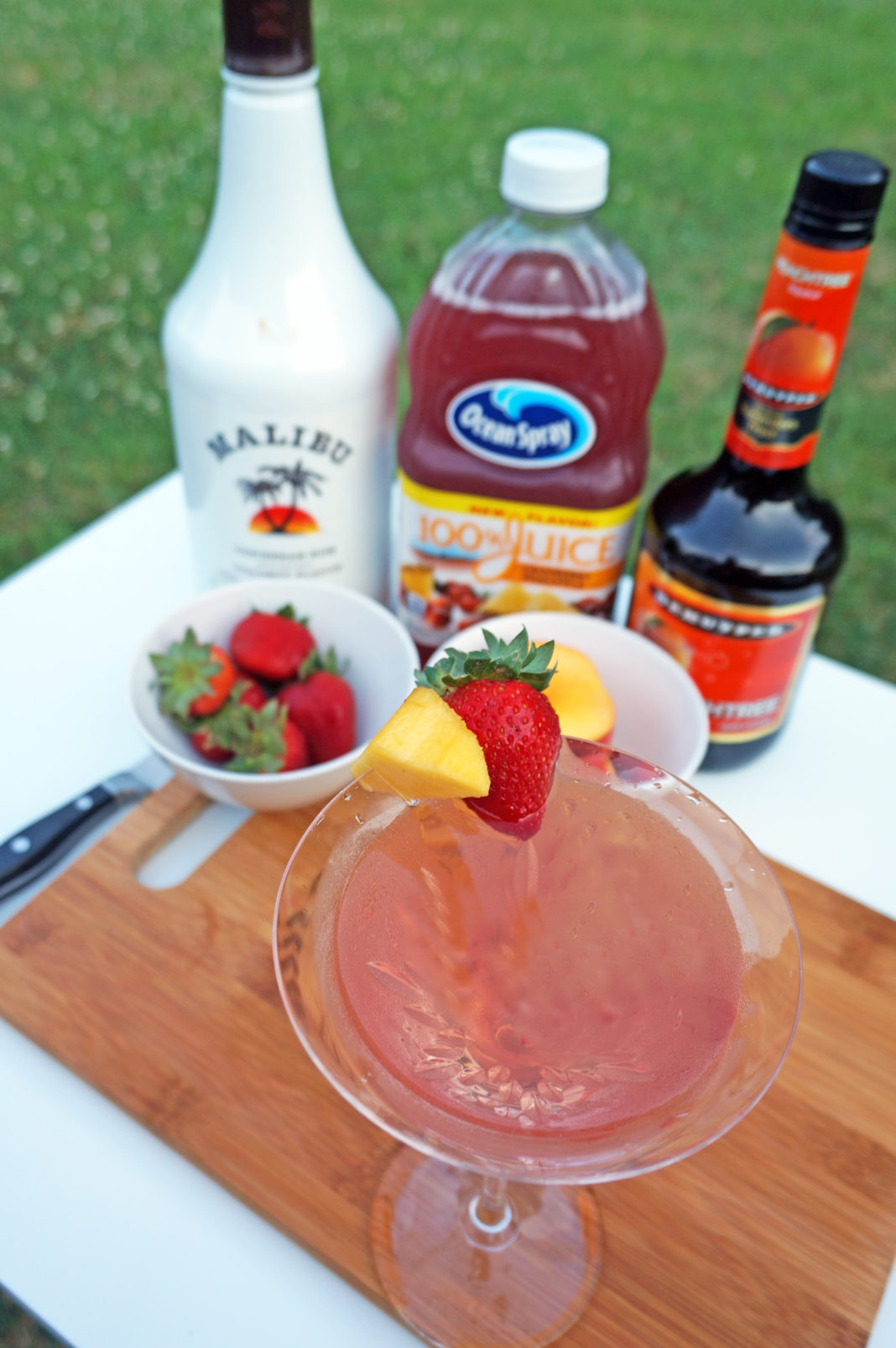 Beach Please Martini - An Easy and Fruity Summer Cocktail