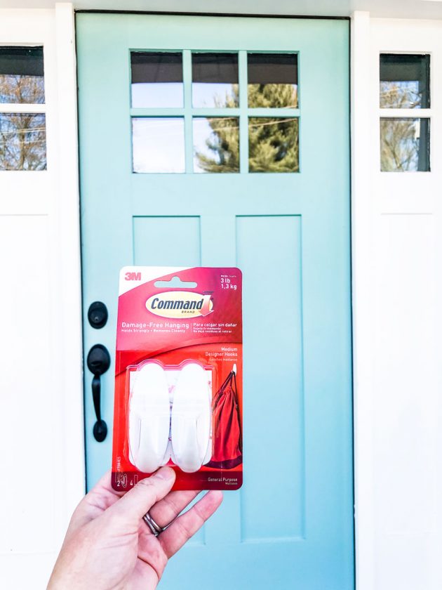 How-to-Use-Command-Hooks-Holiday-Decor-27 - Mom Envy