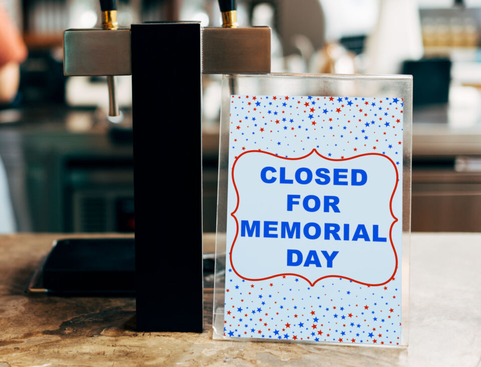Free Printable Closed for Memorial Day Sign Set